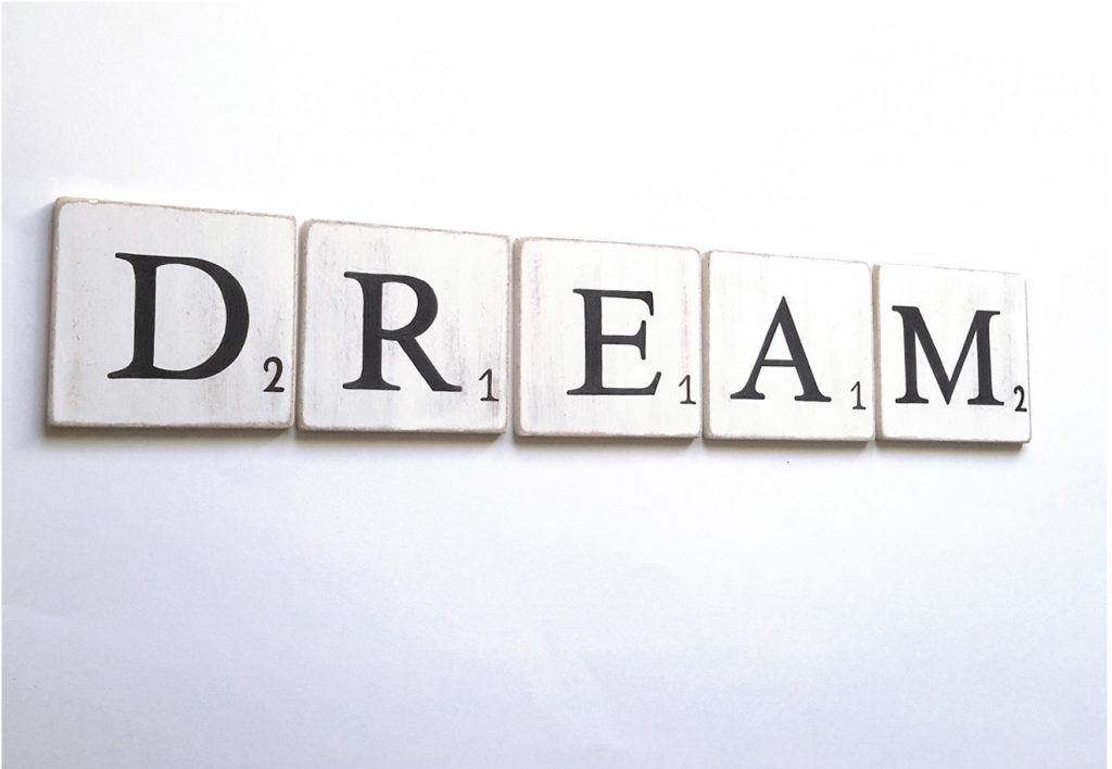 DREAM jeu de lettres Scrabble patiné usé en 10 x 10 cm